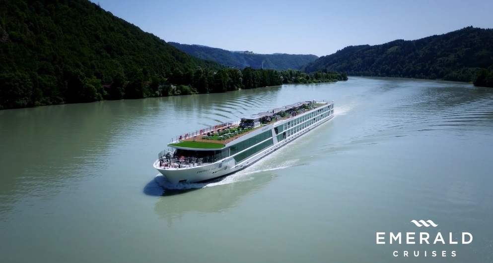 EMERALD DAWN famtour - Footprints